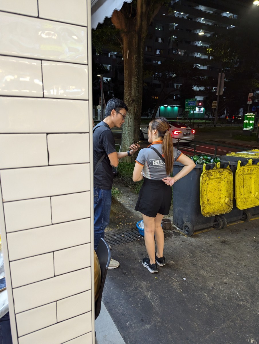 Beer lady in Jurong West goes viral, dubbed Singapore's Xi Shi for her ...